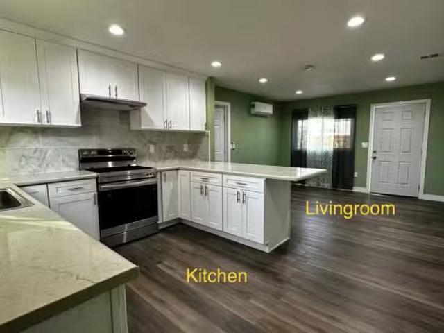 1006 N Ash St N, Escondido, CA 92027