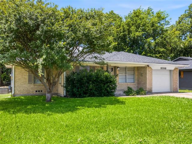 1006 N Grant Drive