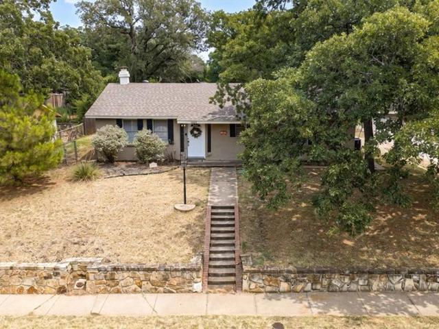 1006 N Lucas Dr, Grapevine, TX 76051