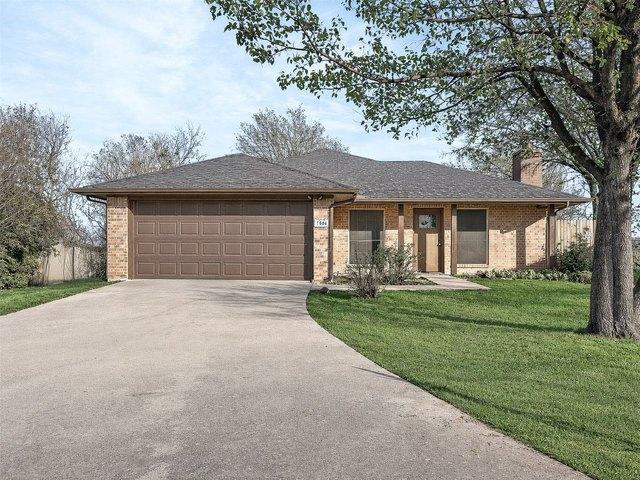 1006 Oakchase Ct, Azle, TX 76020