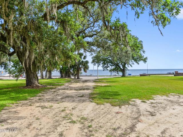 1006 Beach Boulevard
