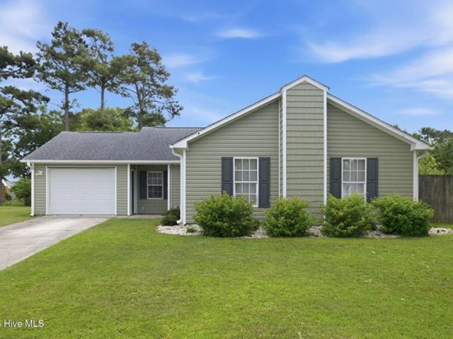 1006 Birch Ct, Morehead City, NC 28557