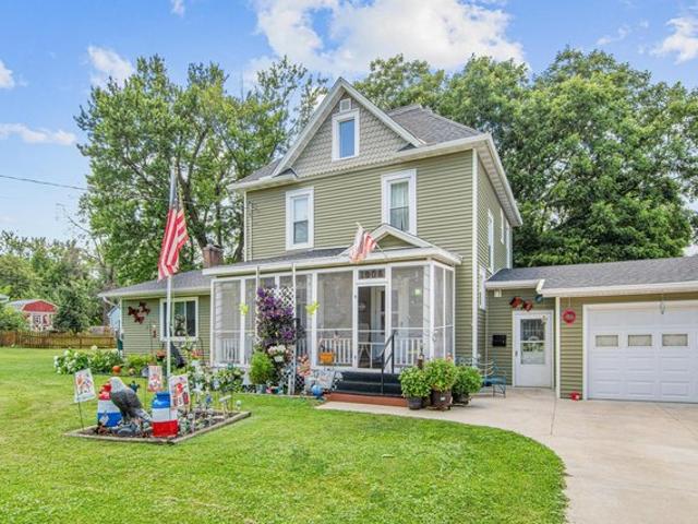 1006 College St, Northfield, MN 55057