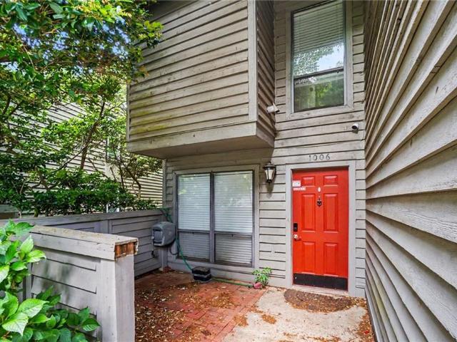 1006 Creatwood Circle SE