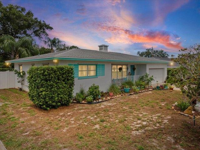 1006 Dumont Dr, Dunedin, FL 34698