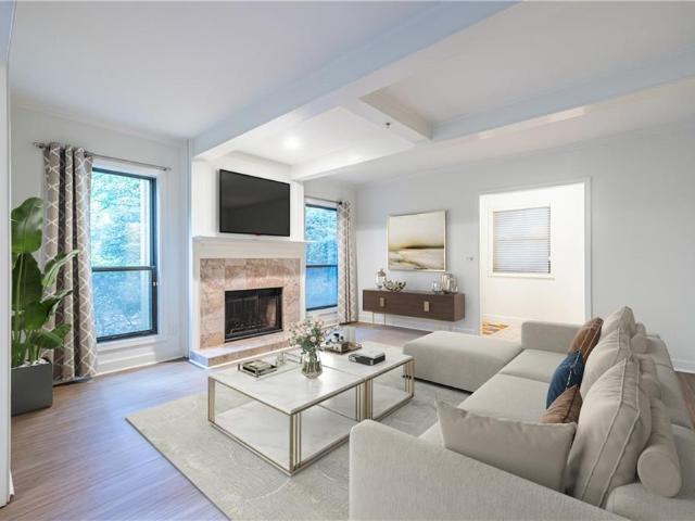 1006 Donegal SE