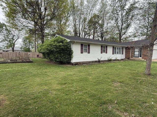 1006 E 10th St, Mountain Grove, MO 65711