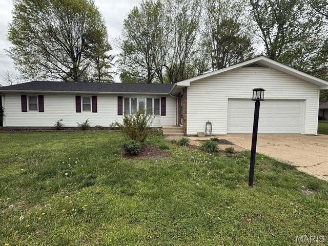 1006 E 10th St, Mountain Grove, MO 65711