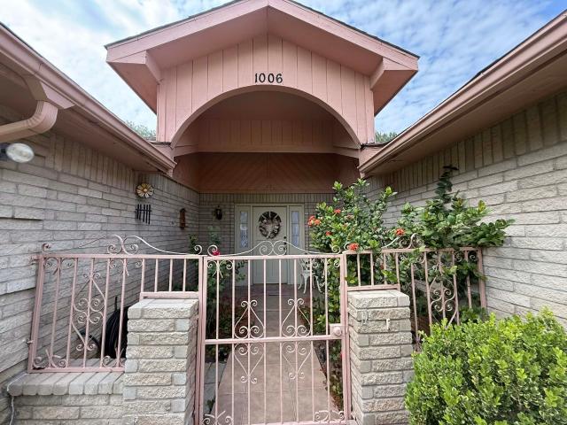 1006 Eden Ln