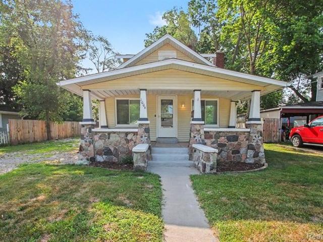 1006 Granger St, Fenton, MI 48430