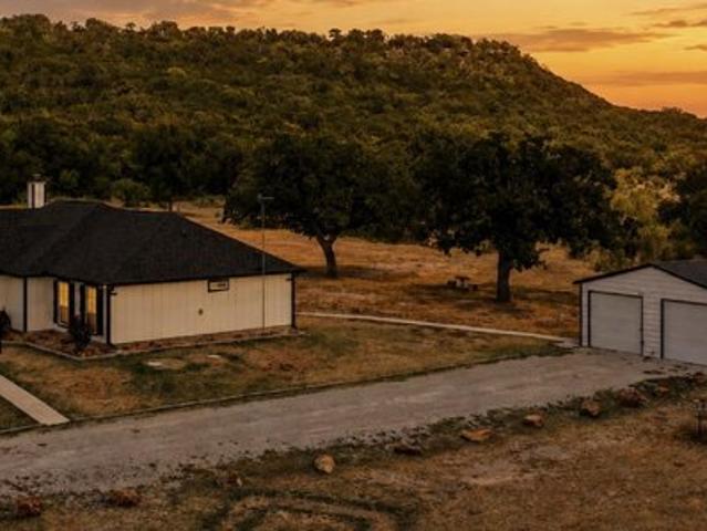 1006 High Point Dr, Mineral Wells, TX 76067