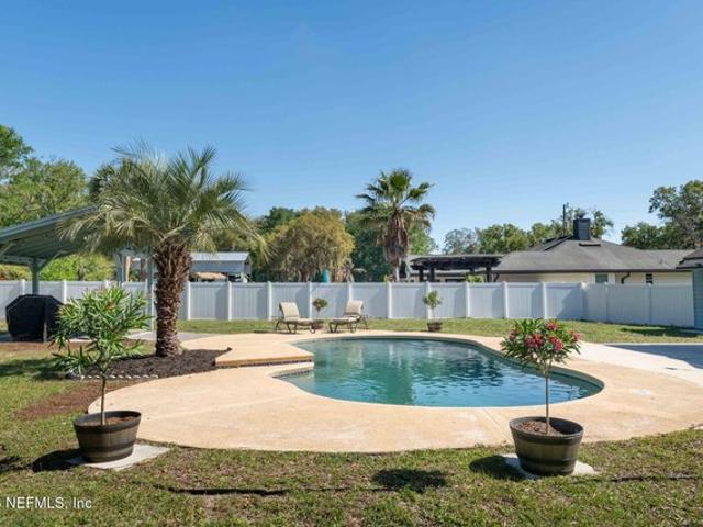1006 Lake Asbury Dr, Green Cove Springs, FL 32043