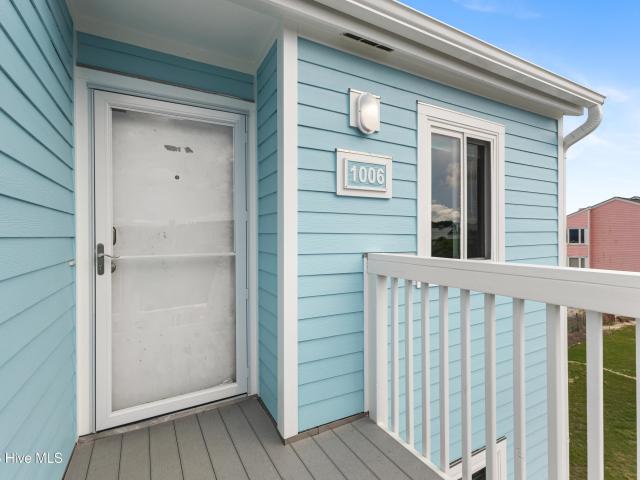 1006 Pelican Court