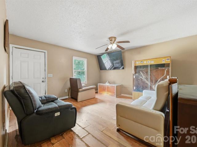 1006 Perkins Place