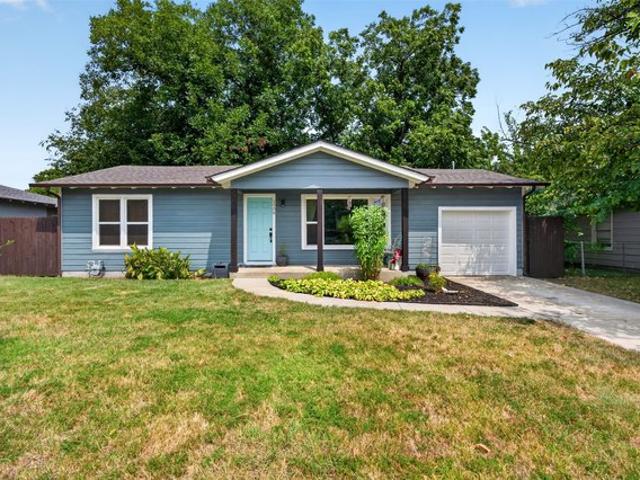 1006 Poindexter Ave, Cleburne, TX 76033