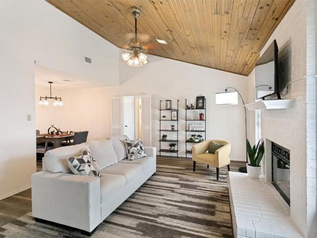 1006 Riverchase St, Benbrook, TX 76126