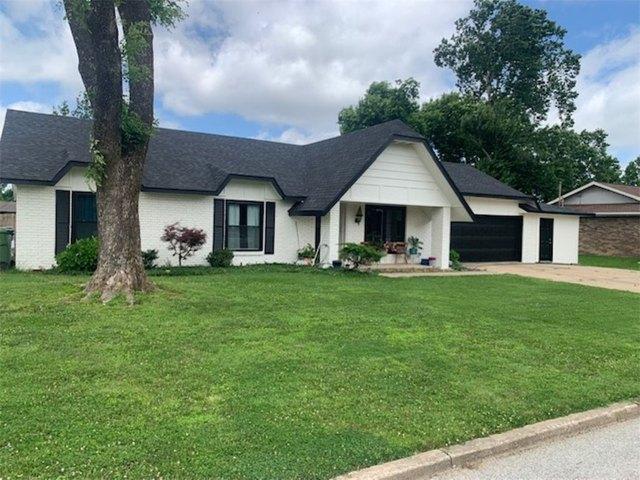 1006 S 21st St, Rogers, AR 72758