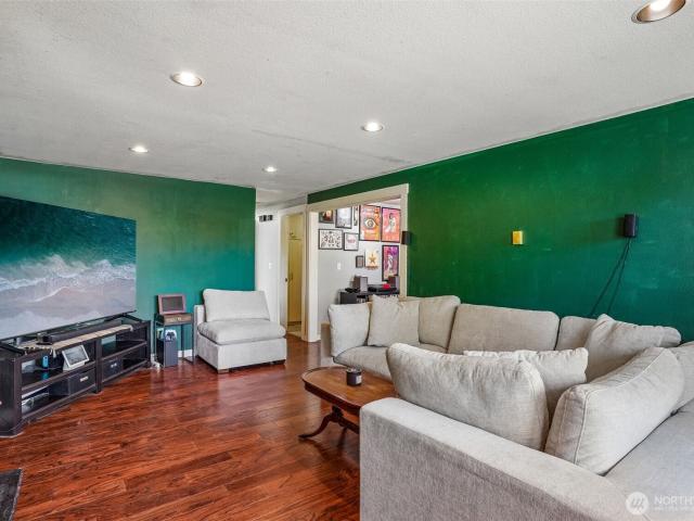 1006 S 72nd Street