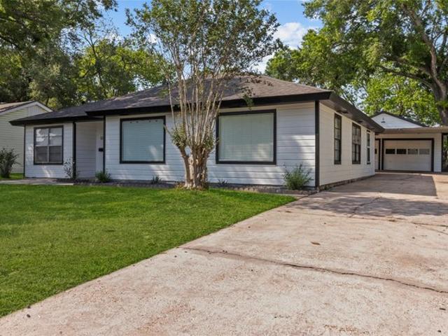 1006 S Shepherd Dr, Baytown, TX 77520