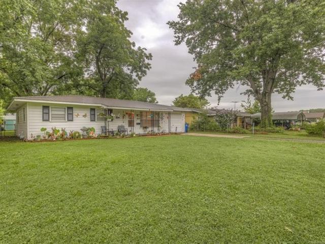 1006 SE 12th St, Wagoner, OK 74467