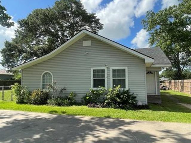 1006 South St, El Campo, TX 77437