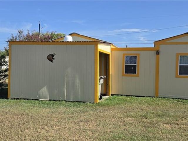 1006 W Dallas Ave, Seadrift, TX 77983