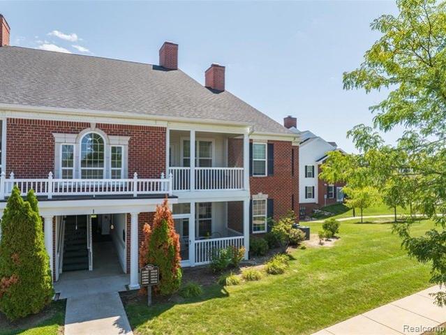 1006 W Summerfield Glen Cir, Scio Township, MI 48103