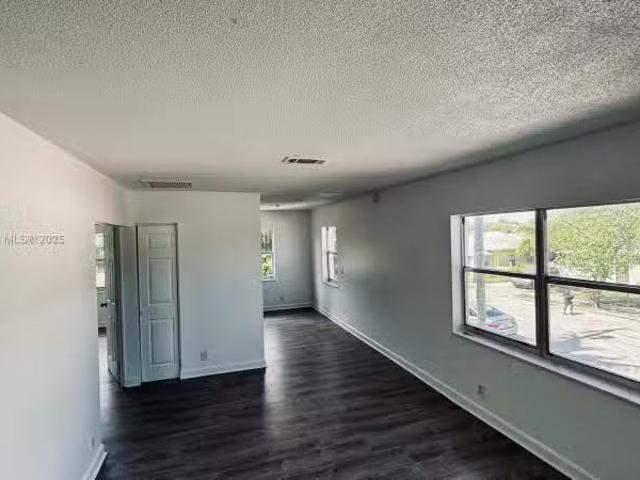 1006 10th St #3, West Palm Beach, FL 33401 MLS# A11773971