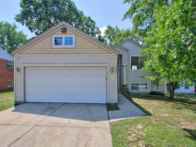 1006 26th St SW, Wyoming, MI 49509