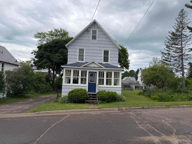 1006 2nd Street