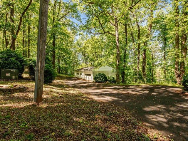 10070 Barnetts Ford Rd