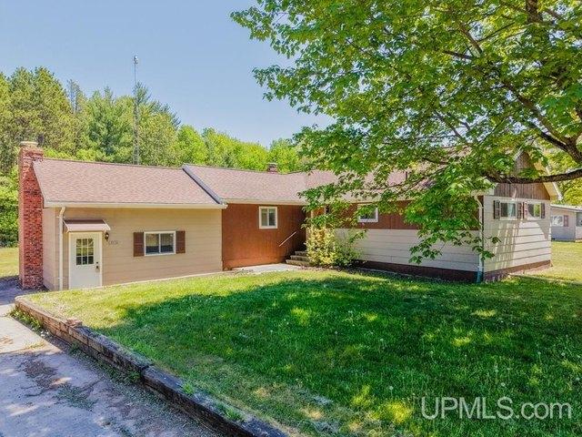 10076 State Highway M35, Gladstone, MI 49837