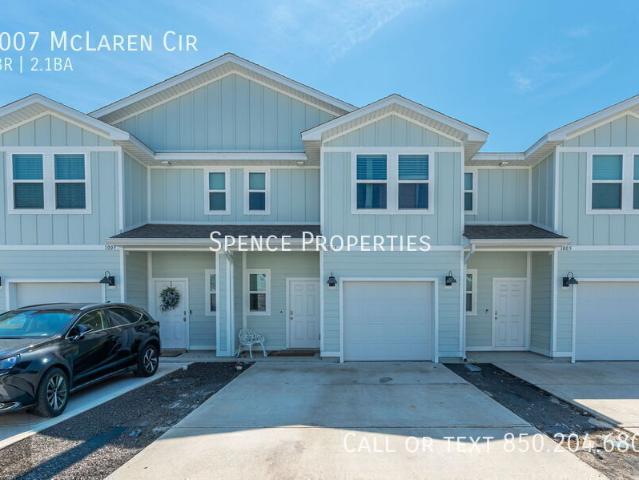 1007 McLaren Cir, 3 beds, 2 full and 1 half baths