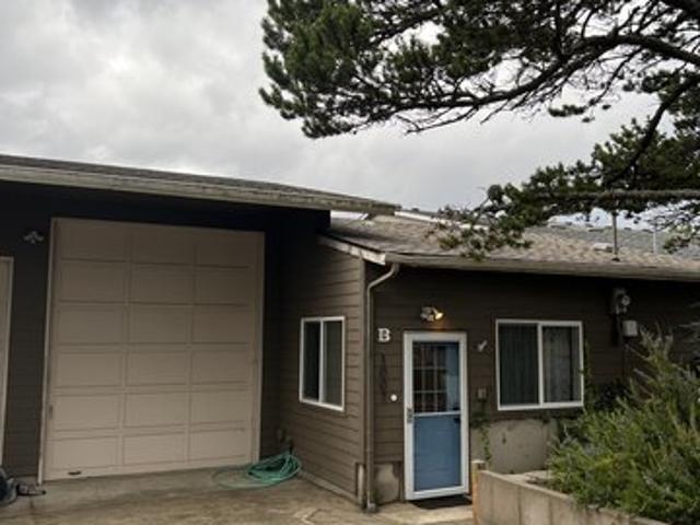 1007 NW Lake St, Newport, OR 97365