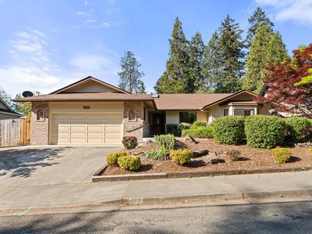 1007 NW Regent Dr, Grants Pass, OR 97526