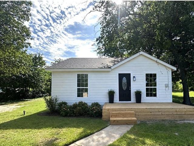 1007 N Lane St, Comanche, TX 76442