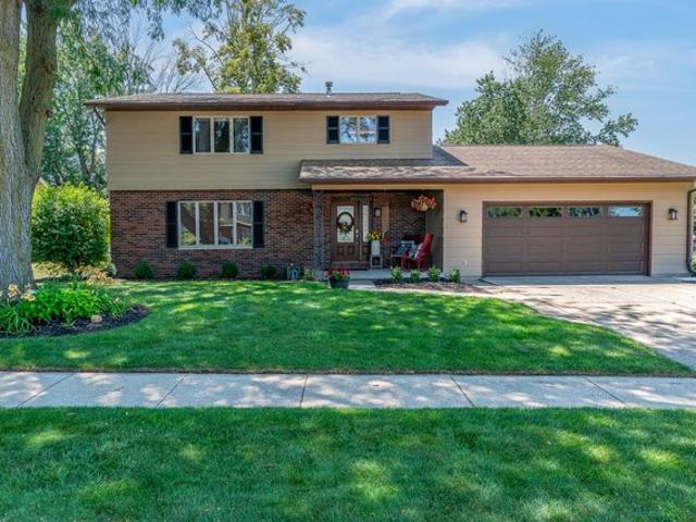 1007 Brookview Dr, DeWitt, IA 52742