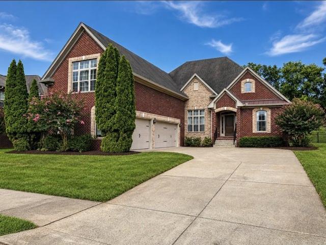 1007 Broughton Pl, Gallatin, TN 37066
