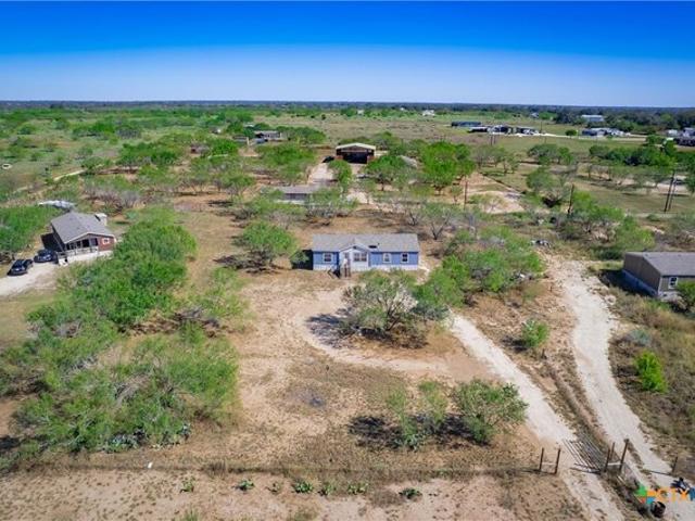 1007 County Road 773, Devine, TX 78016