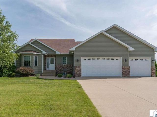 1007 Crystal Lake Dr, Lake Crystal, MN 56055