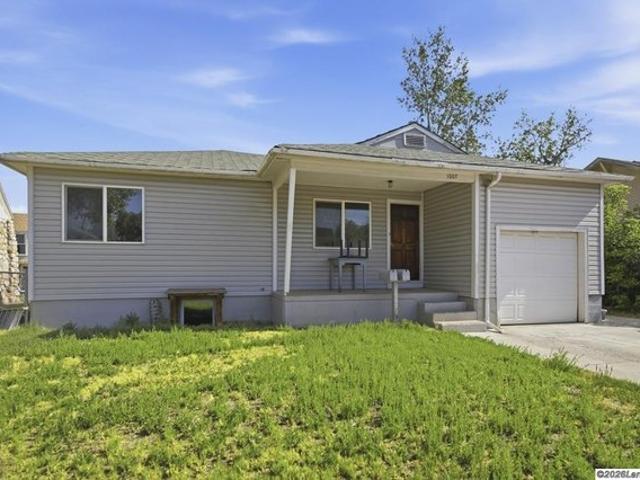 1007 E Harney St, Laramie, WY 82072