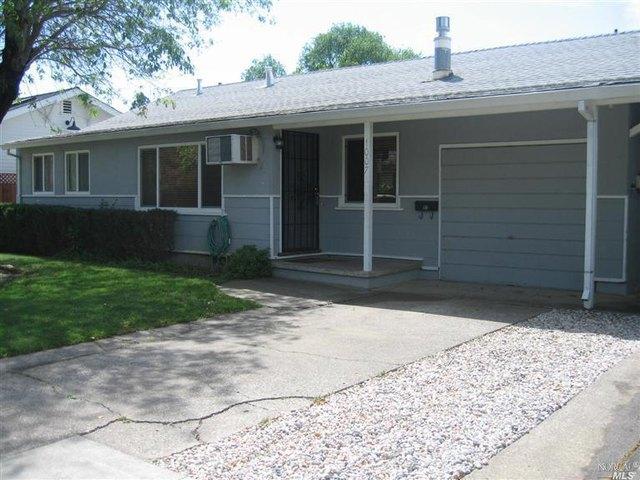 1007 Sunnyside Dr, Healdsburg, CA 95448