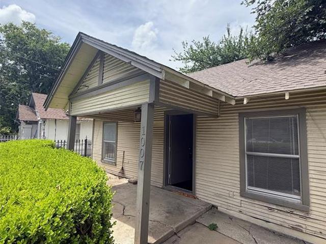 1007 W Clarendon Drive
