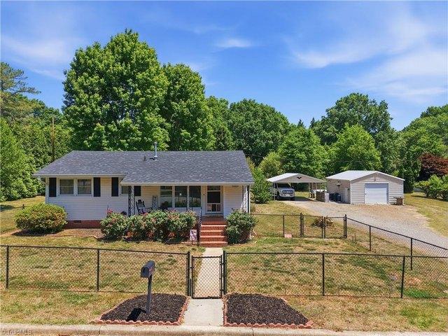 1007 W Jackson St, Mayodan, NC 27027