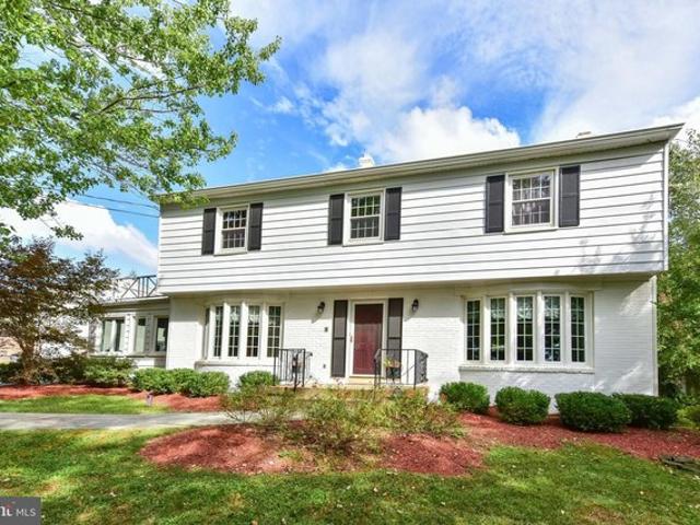 1007 Westbriar Dr NE, Vienna, VA 22180