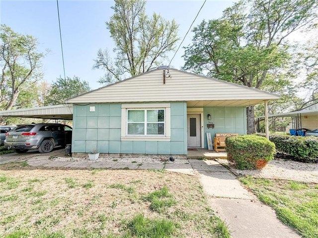 1007 1 E South Ave, Olney, IL 62450