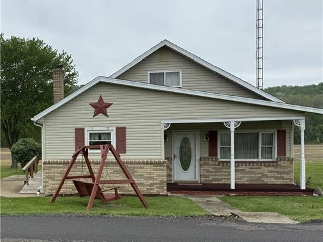 10083 Stillwater Rd SE, Uhrichsville, OH 44683