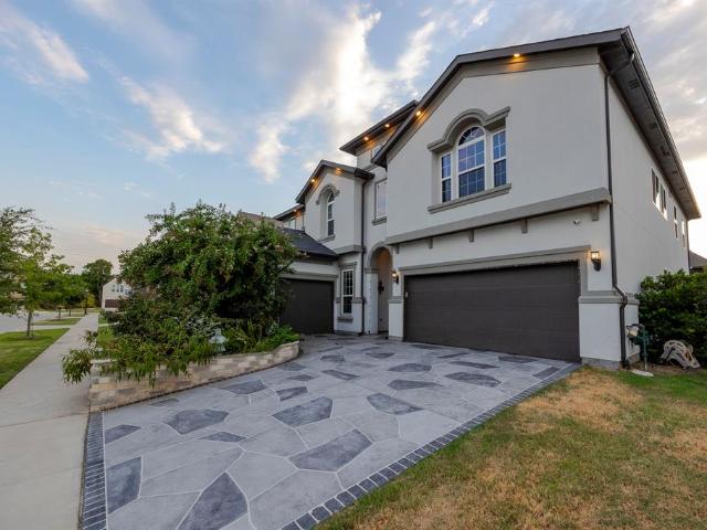 10081 Oxbow Avenue