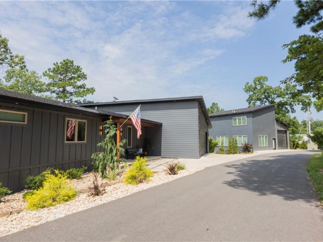 10087 Rustling Oaks