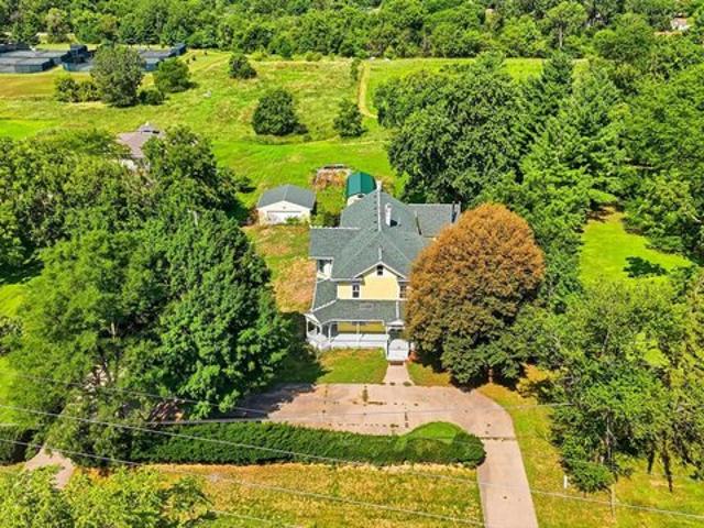 1008 N B St, Fairfield, IA 52556